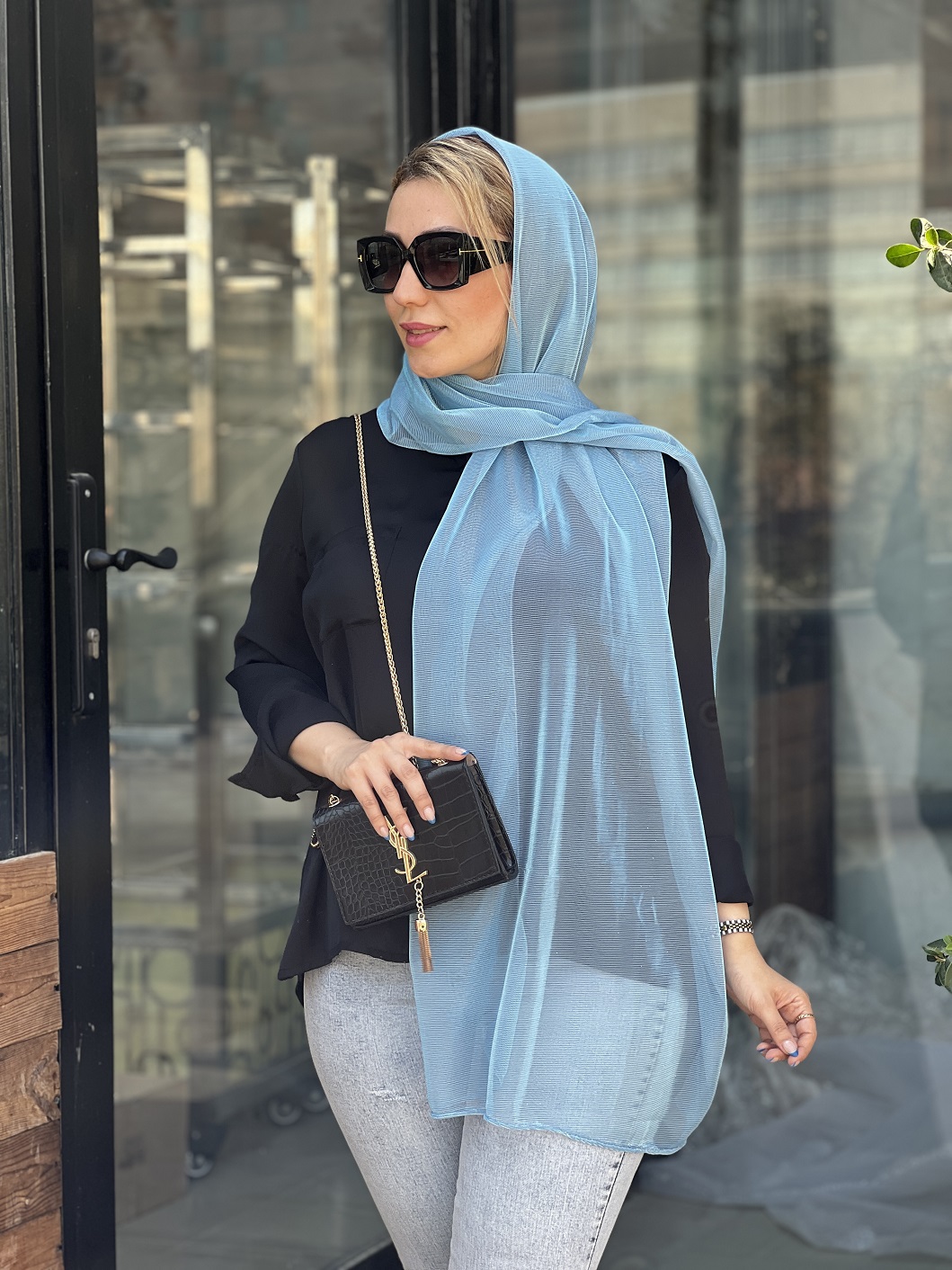 شال حریر شیشه ای لیزری آبی روشن - فروشگاه آنلاین ماکا استایل